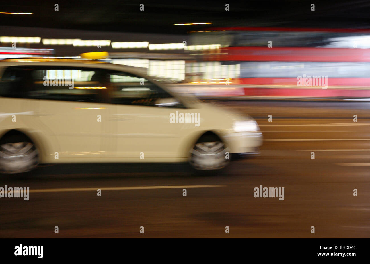 Car speeding and night hi-res stock photography and images - Alamy