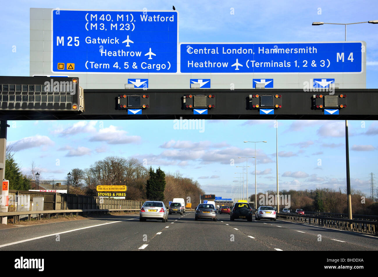M25 exit motorway sign on M4 Motorway, Berkshire, England, United ...