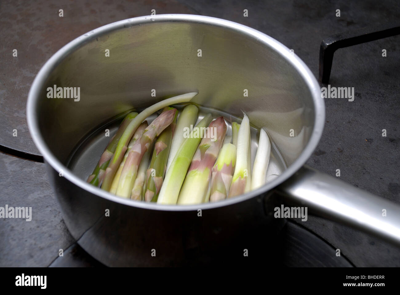 Boiling vegetables hi-res stock photography and images - Alamy