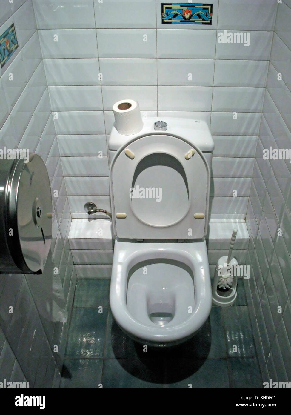 Toilet brush holder paper hi-res stock photography and images - Alamy