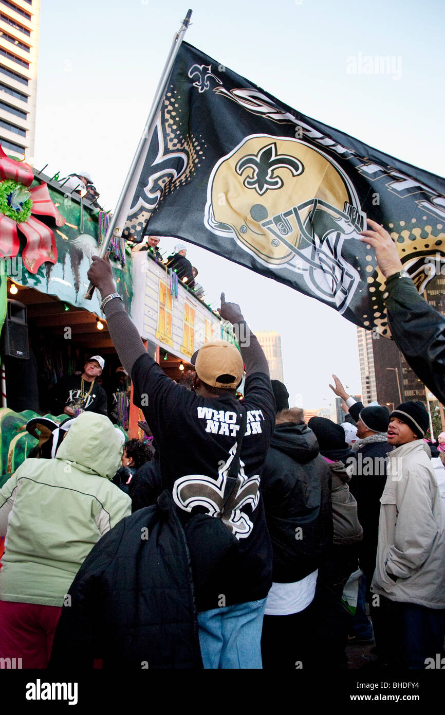 Saints fans cheering for the Super Bowl XLIV champions in New Orleans ...