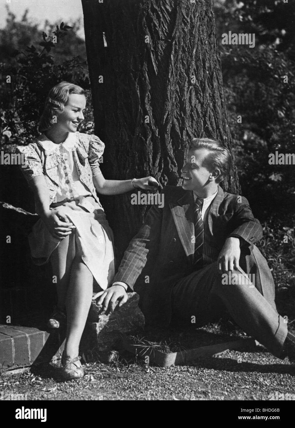 1940 fashion circa hi-res stock photography and images - Alamy