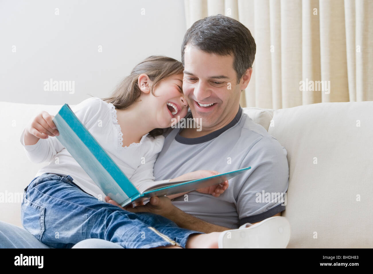 Father daughter enjoying story hi-res stock photography and images - Alamy