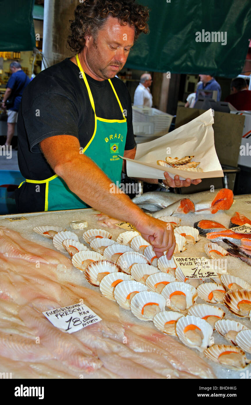Rialto open air fish market Venice Italy scallop Stock Photo - Alamy