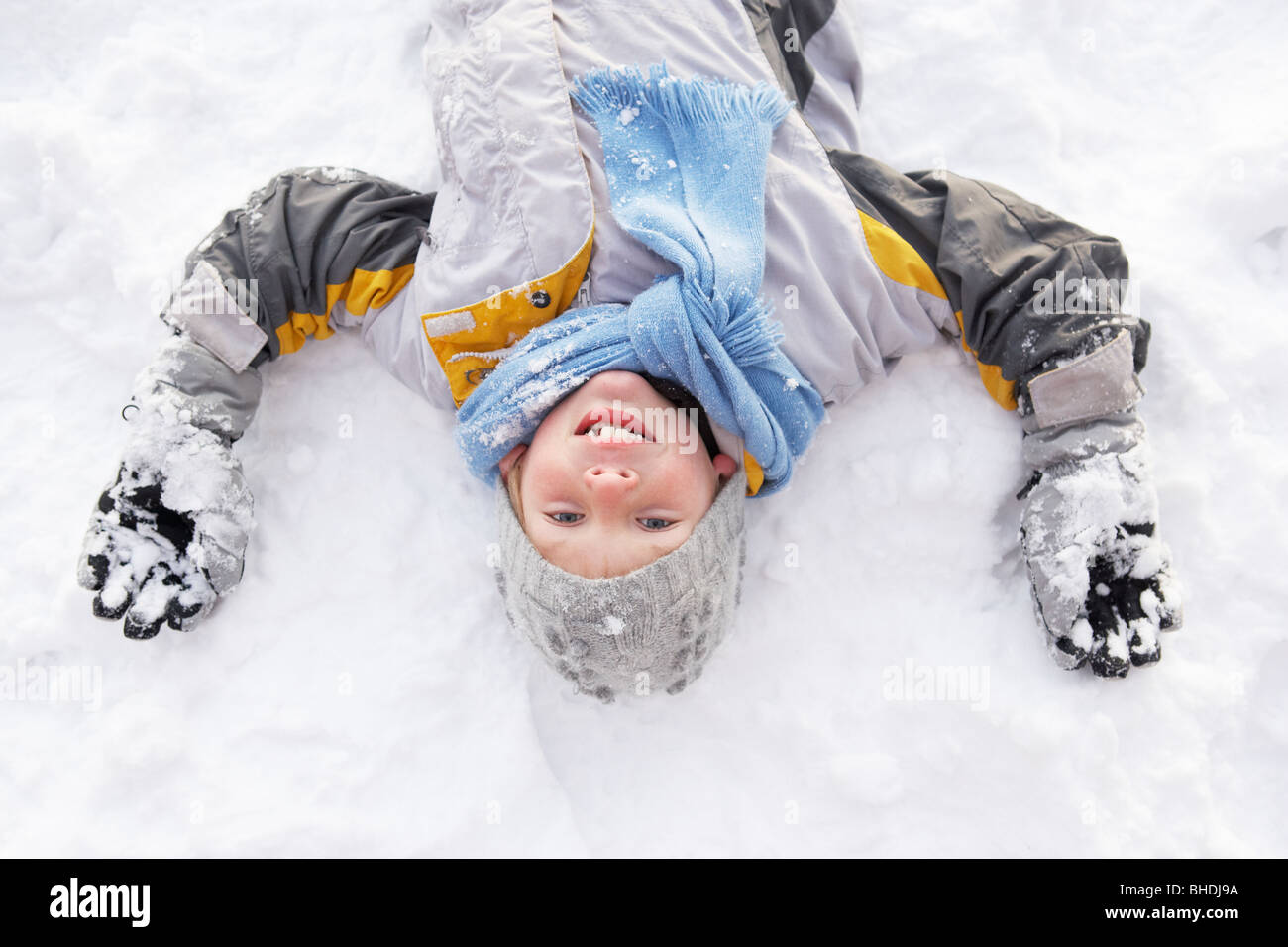 Child laying on ground hi-res stock photography and images - Alamy