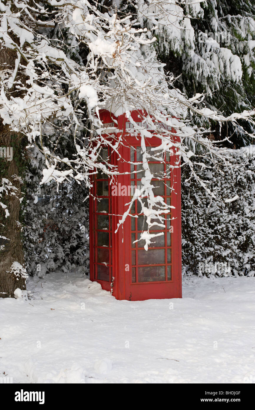 Red Phonebox Snow Stock Photos & Red Phonebox Snow Stock Images - Alamy