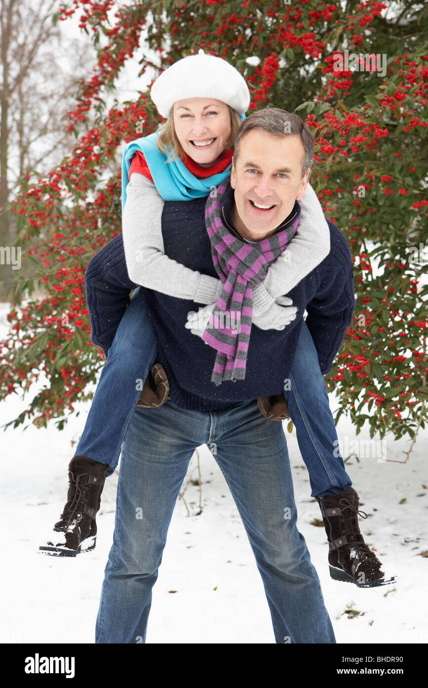 People outside in cold weather hi-res stock photography and images - Alamy