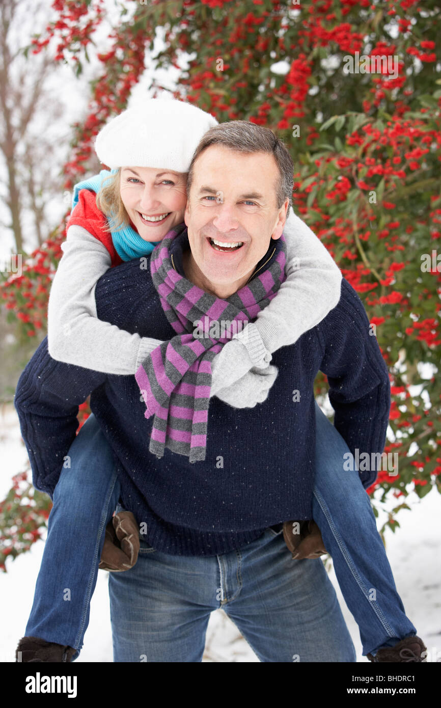 People outside in cold weather hi-res stock photography and images - Alamy