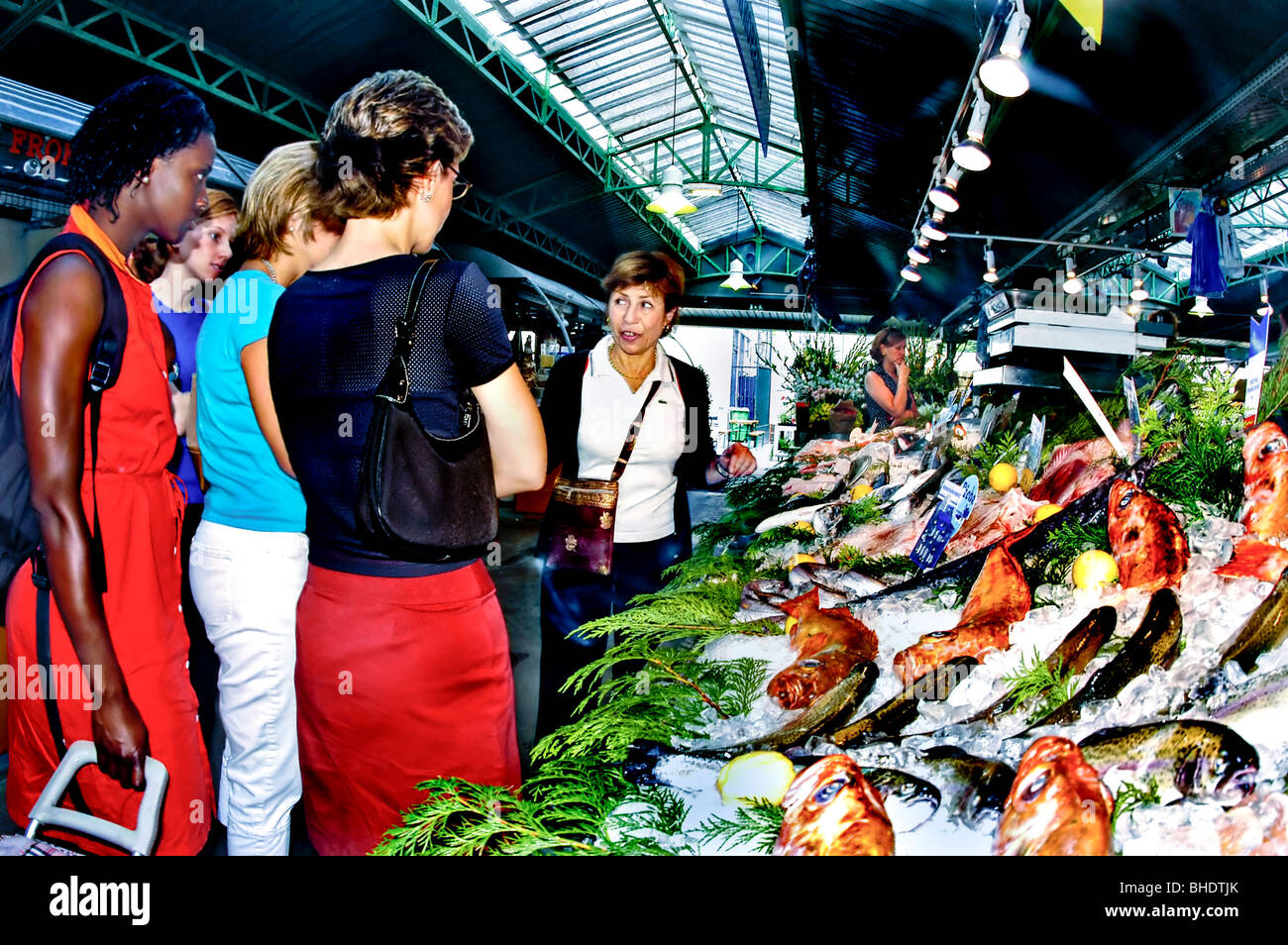 PARIS , France - Mixed Group of American University Students in Cooking ...