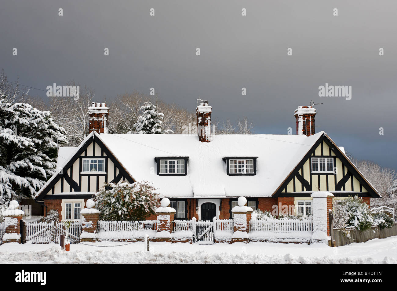 House covered snow winter hi-res stock photography and images - Alamy