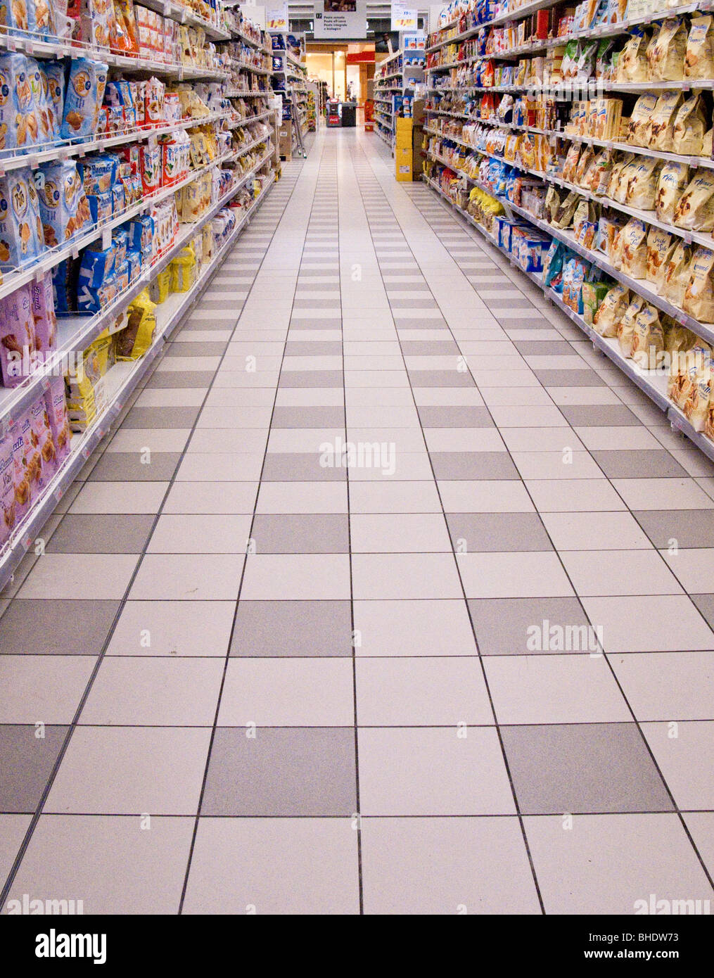aisles in supermarket Stock Photo - Alamy