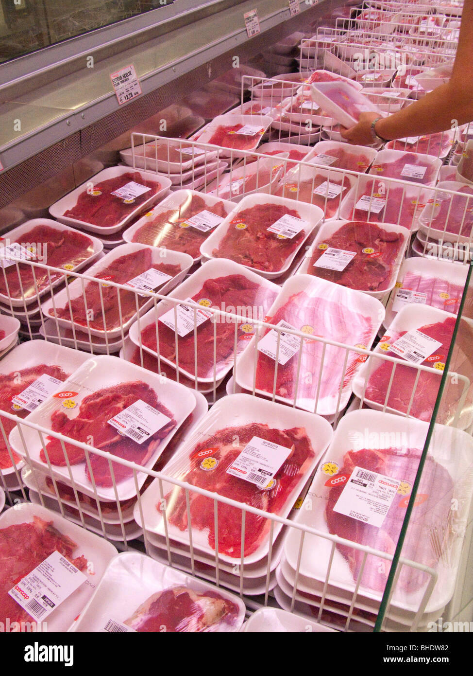 woman's hand choose meat in grocery Stock Photo - Alamy