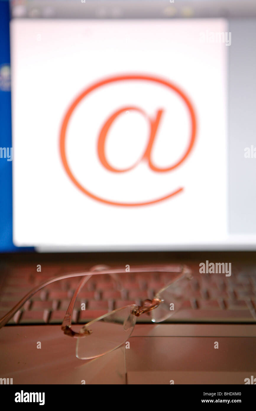 Laptop email screen hi-res stock photography and images - Alamy
