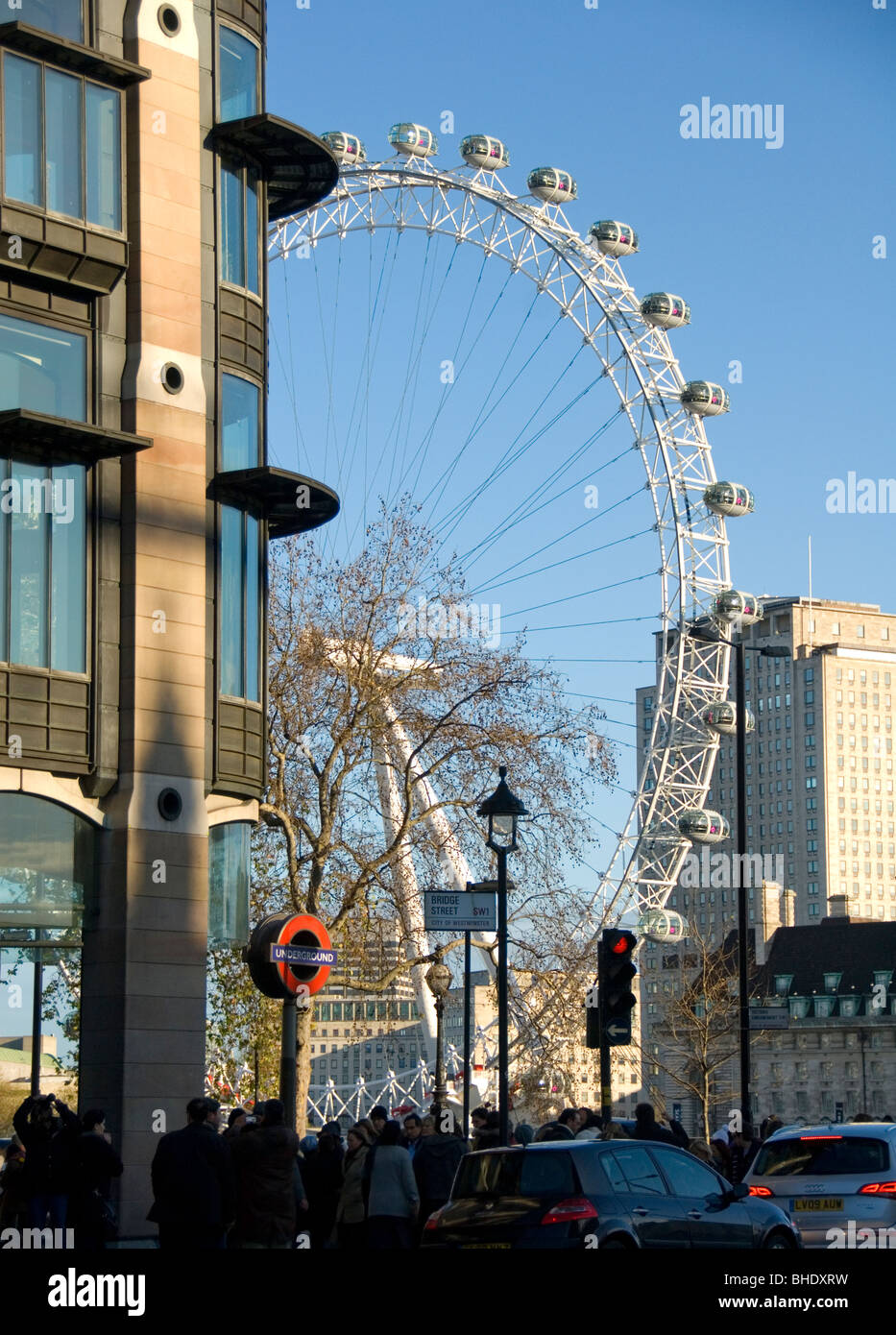 Underground sign and London Eye, Millennium Wheel, Ferris wheel, London ...