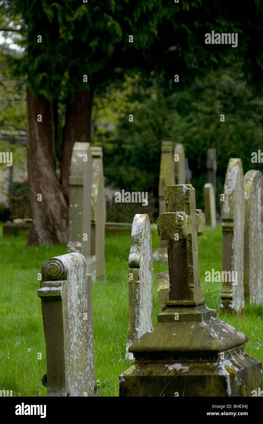 Stone graveyard hi-res stock photography and images - Alamy