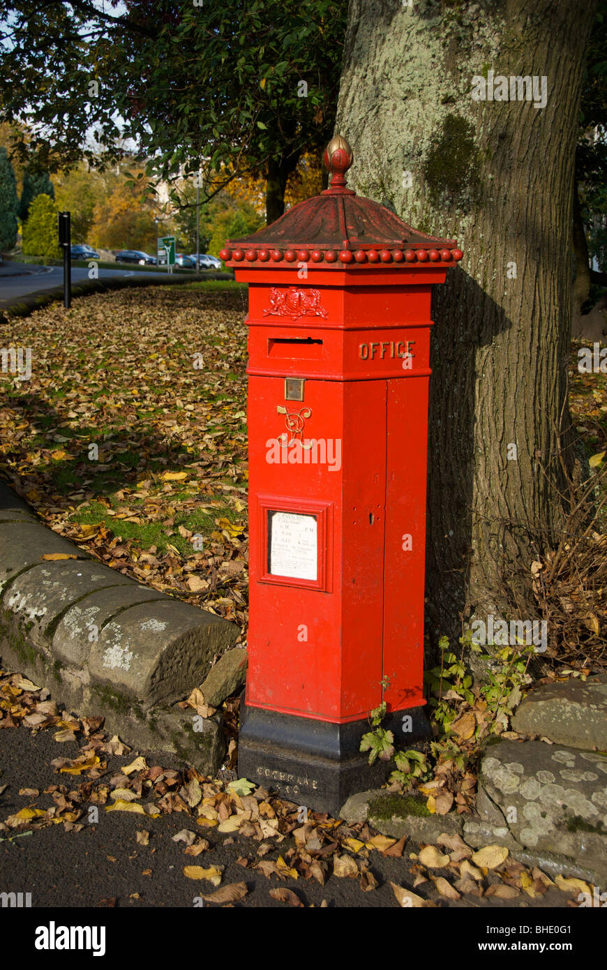 Uk red post box hi-res stock photography and images - Alamy