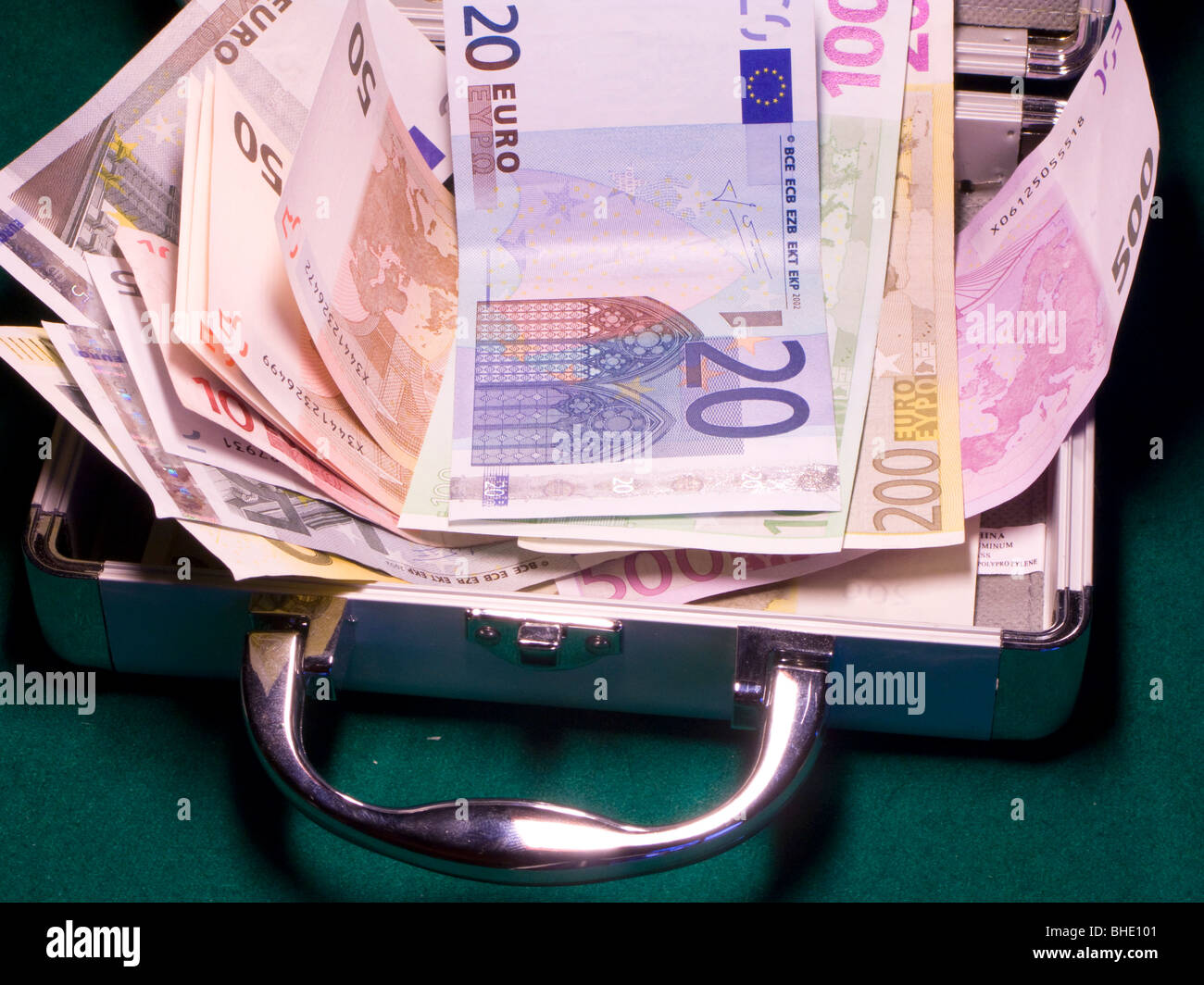 In a briefcase hi-res stock photography and images - Alamy