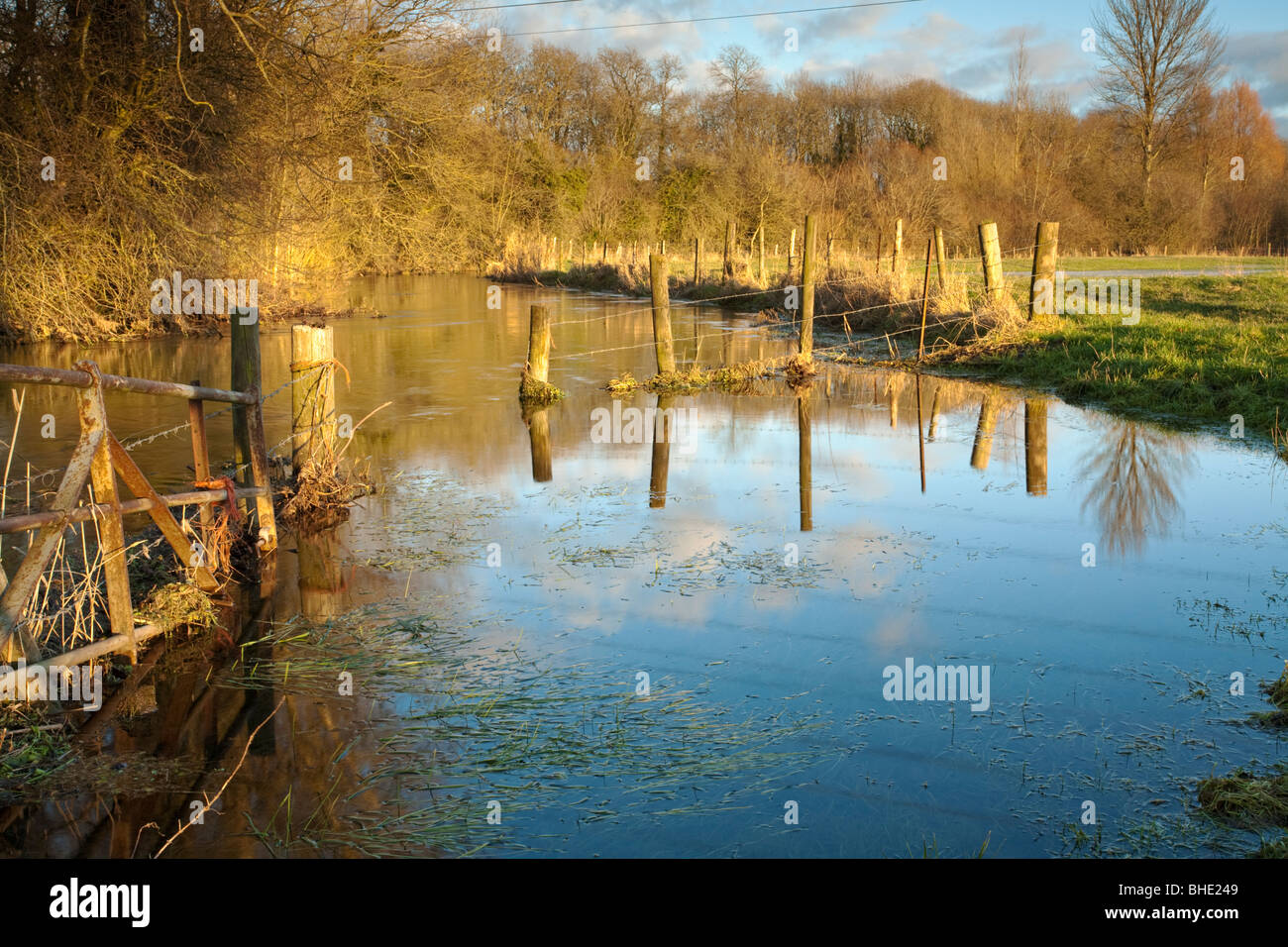 Thameshead hi-res stock photography and images - Alamy