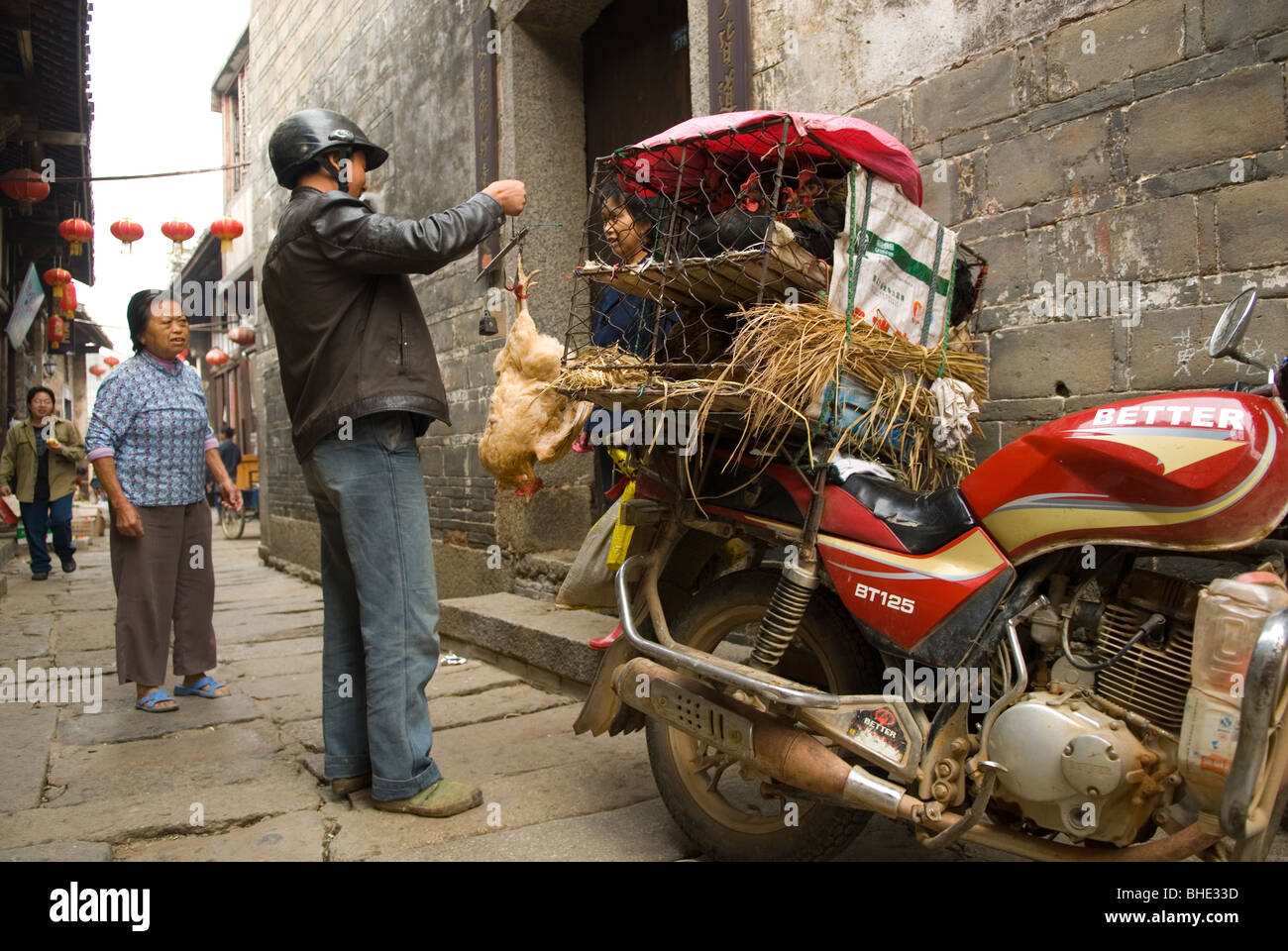 Chicken seller hi-res stock photography and images - Alamy