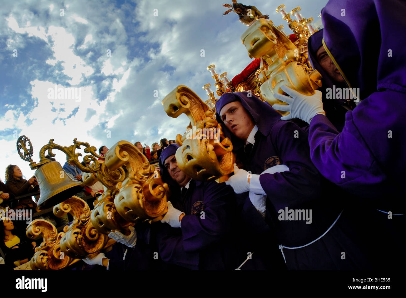 The gold-coated throne with the Paso scene is carried on the shoulders ...