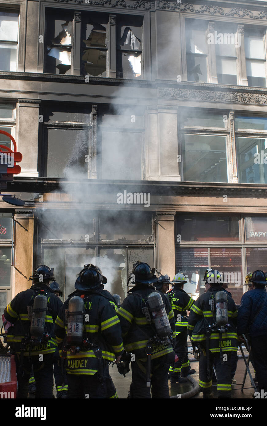 Fdny firefighters on scene hi-res stock photography and images - Alamy