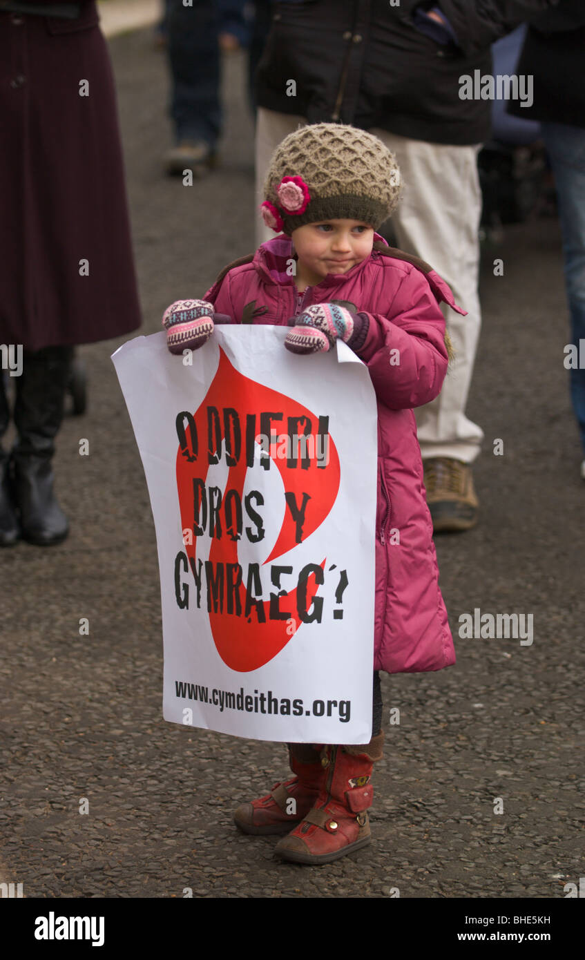 Young girll holding Welsh Language Society, Cymdeithas yr iaith Gymraeg ...