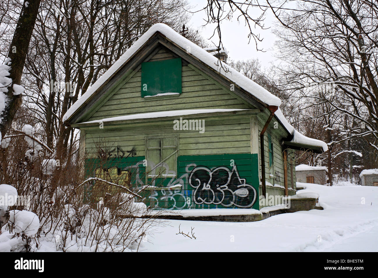 Abandoned flats graffiti hi-res stock photography and images - Alamy