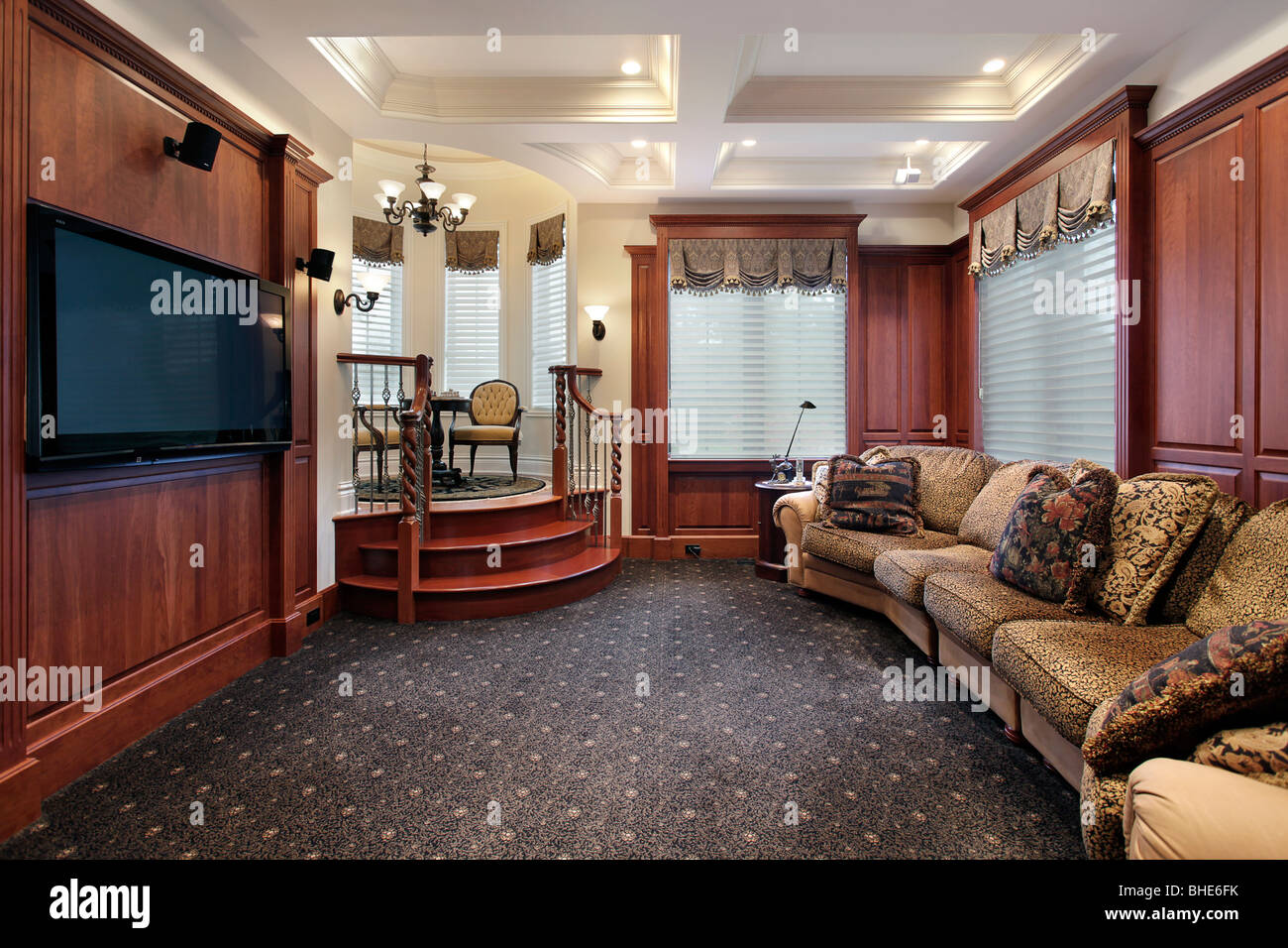 Luxury home movie theater screen hi-res stock photography and images ...