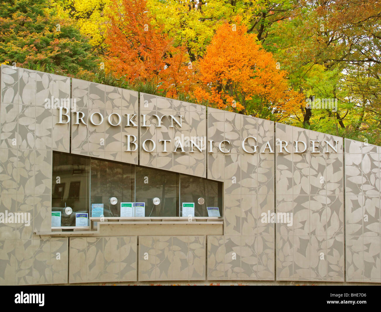 Brooklyn Botanic Garden entrance Stock Photo - Alamy