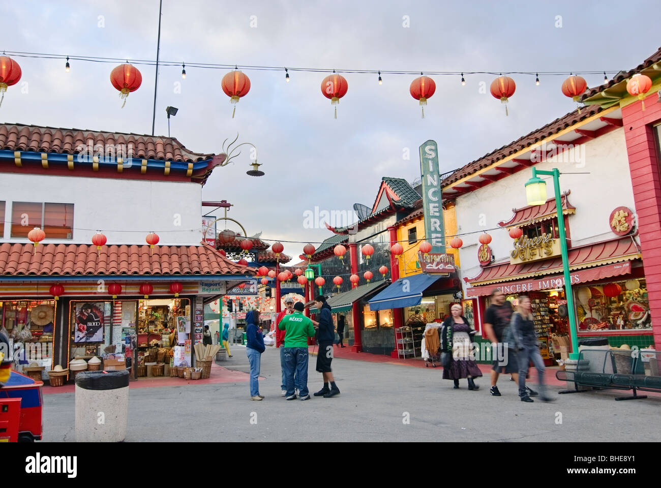 Los Angeles Chinatown plaza Stock Photo - Alamy