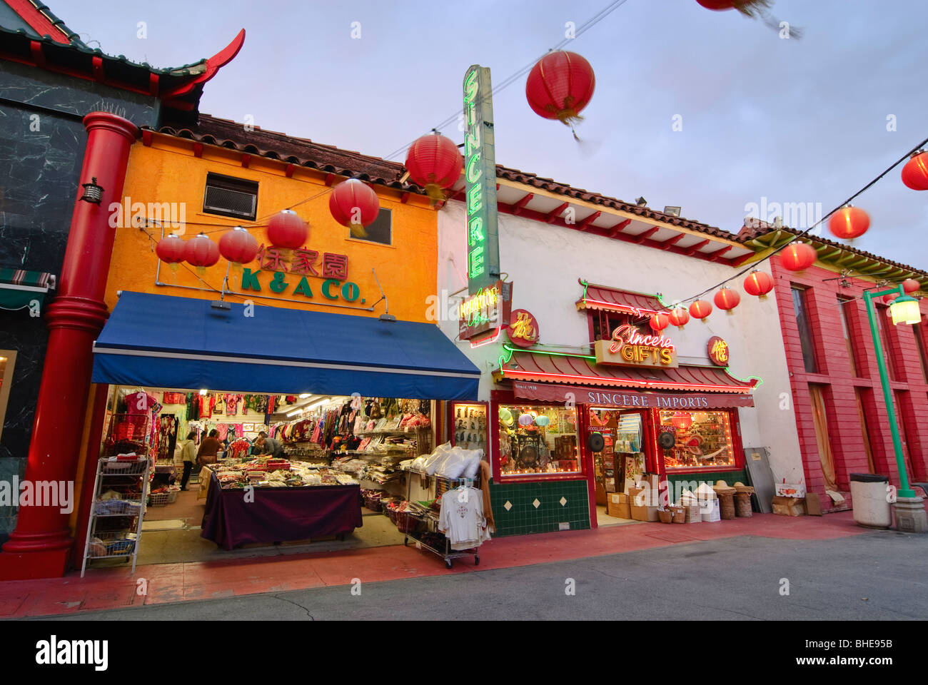 Los Angeles Chinatown plaza Stock Photo - Alamy