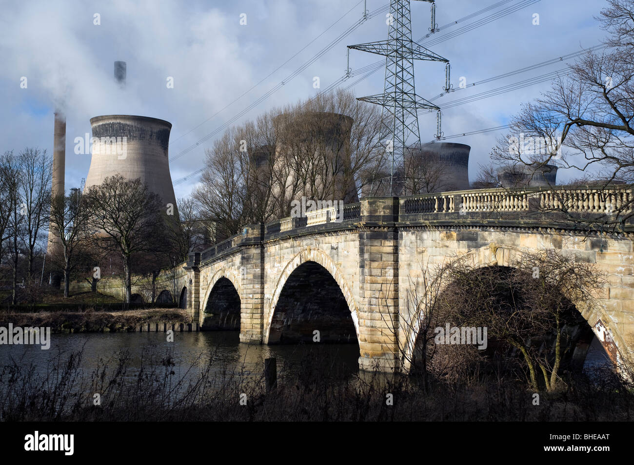 Ferrybridge power station hi-res stock photography and images - Alamy