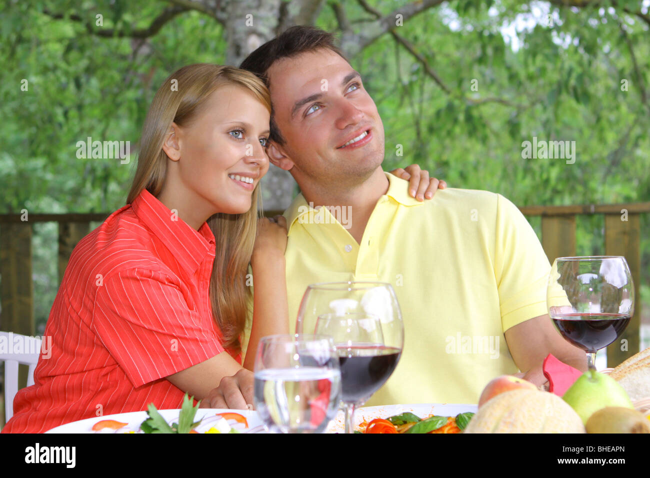 Couple in love during summer vacation Stock Photo - Alamy