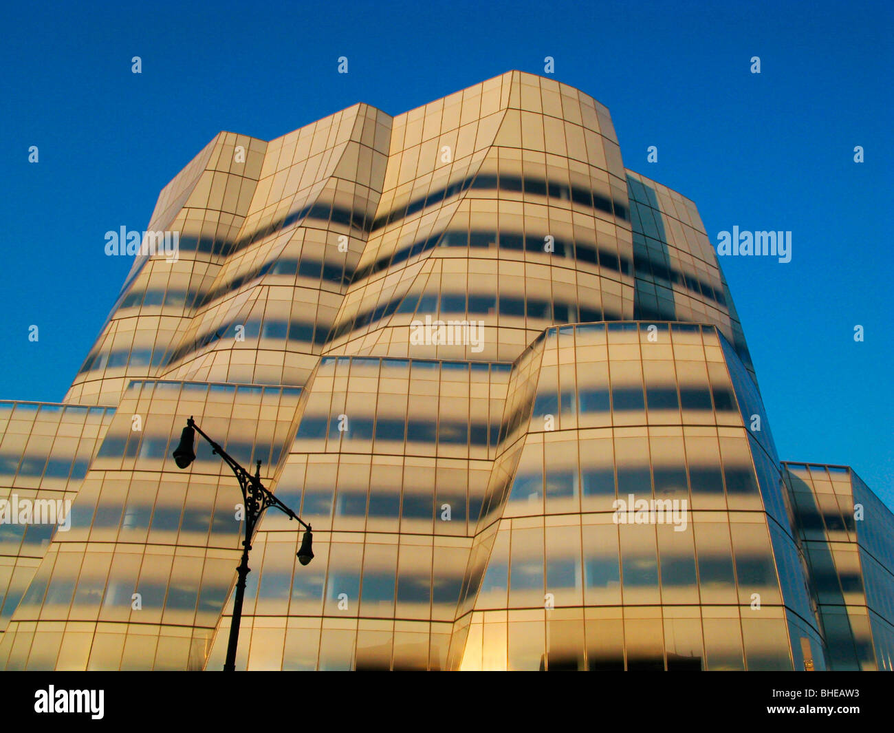 IAC building Frank Gehry Stock Photo - Alamy