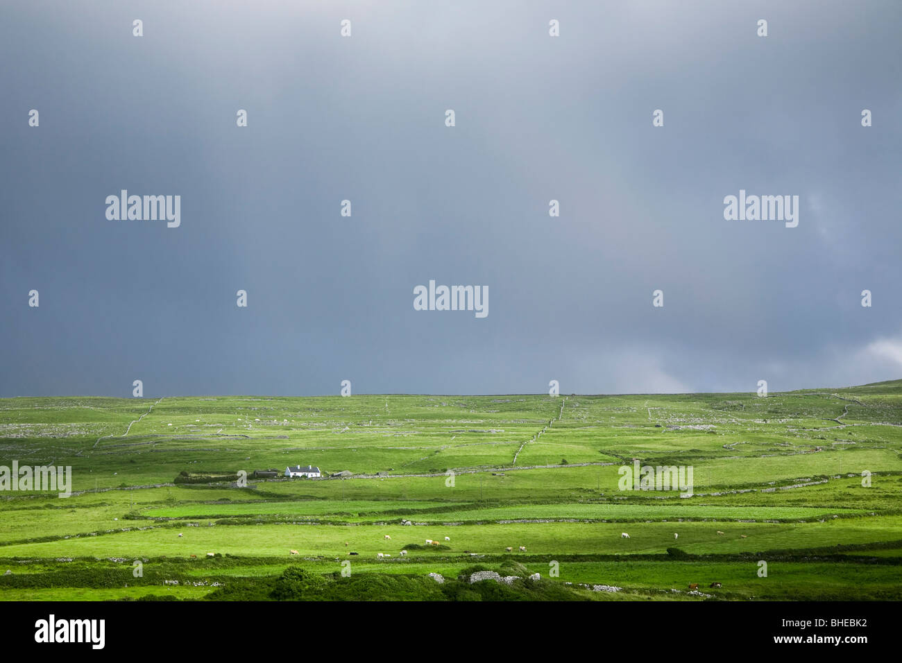 Hillside house ireland hi-res stock photography and images - Alamy