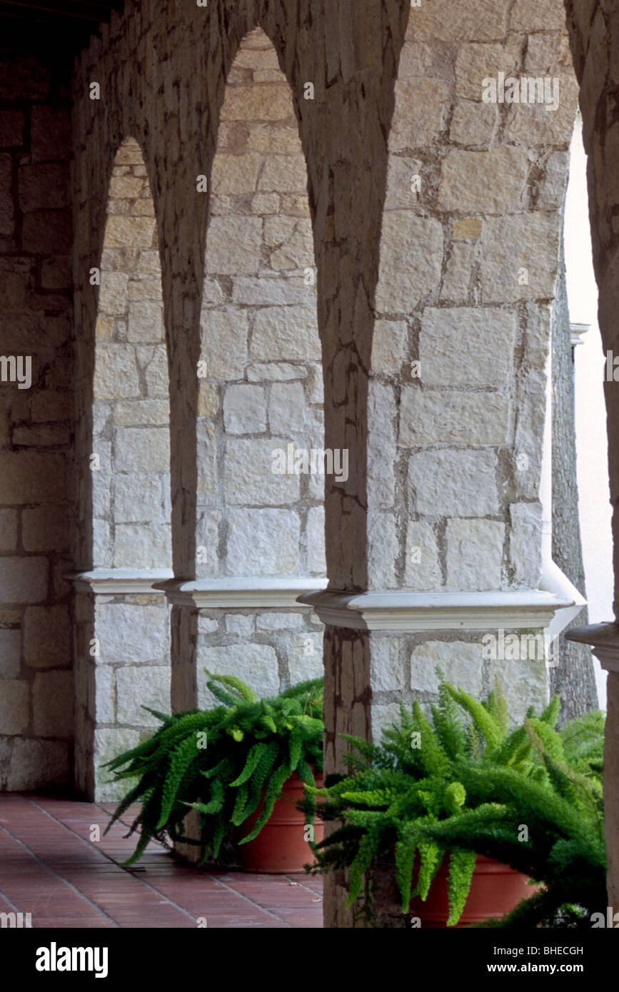 Veranda arch hi-res stock photography and images - Alamy