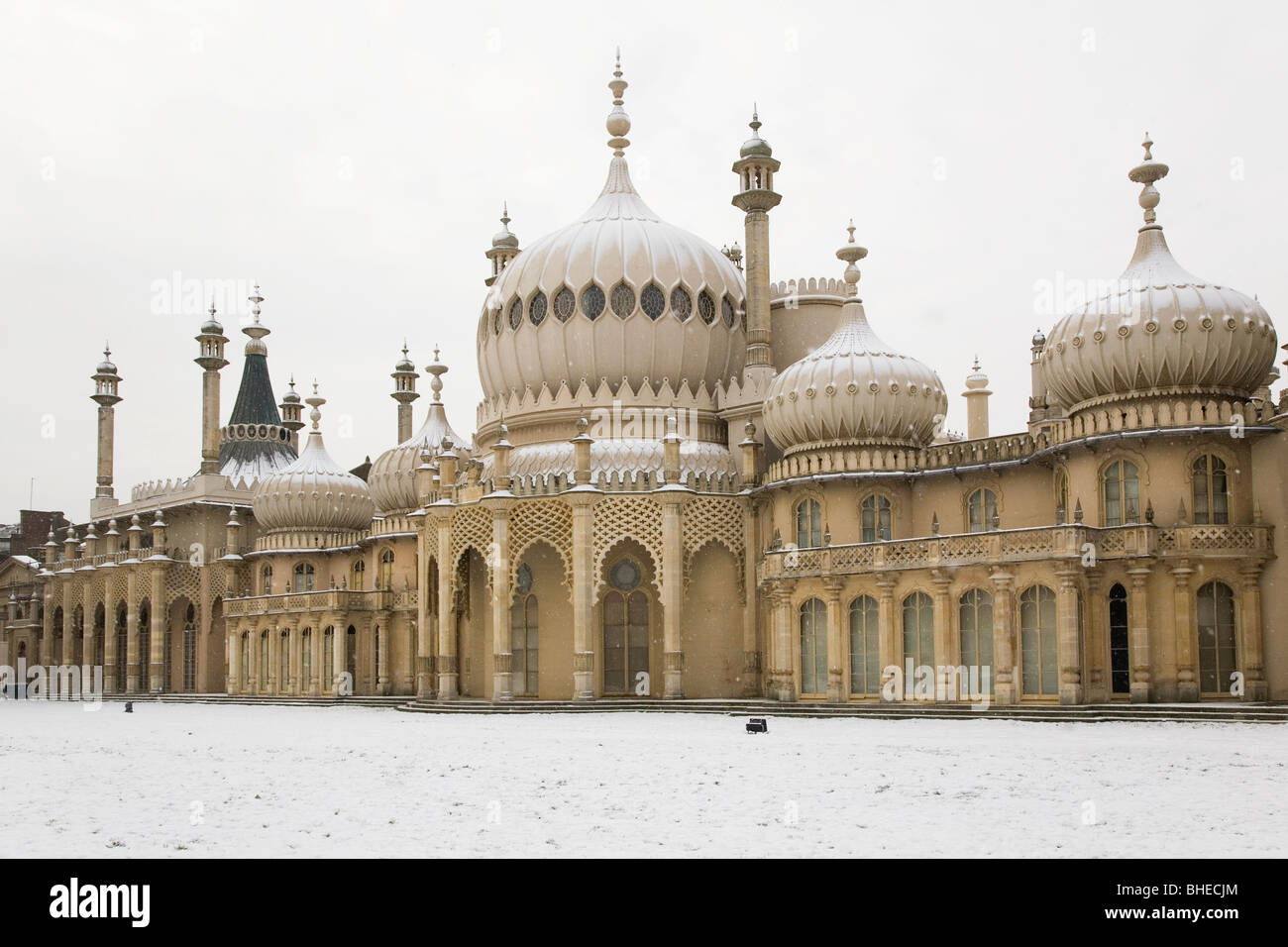 Brighton pavilion snow hi-res stock photography and images - Alamy