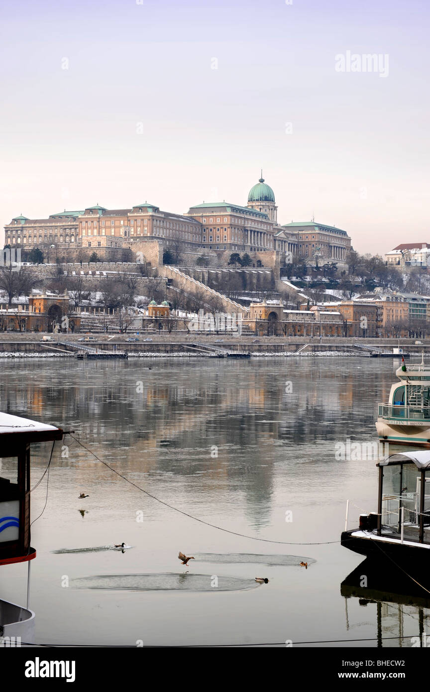 Wintery palace hi-res stock photography and images - Alamy