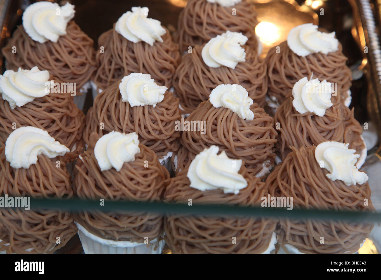 Vermicelli aux Marrons, Swiss cake Stock Photo - Alamy