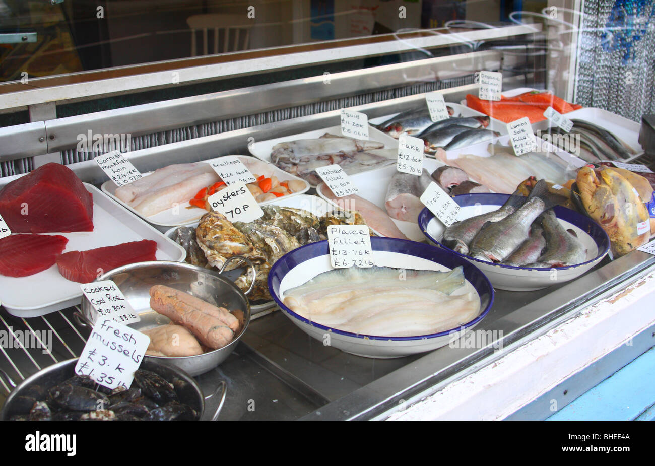 Fish in a traditional Fishmonger's window Stock Photo - Alamy