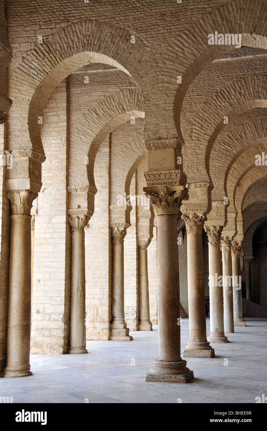 Cloister arches, The Grand Mosque, Le Souk de Kairouan, Kairouan ...