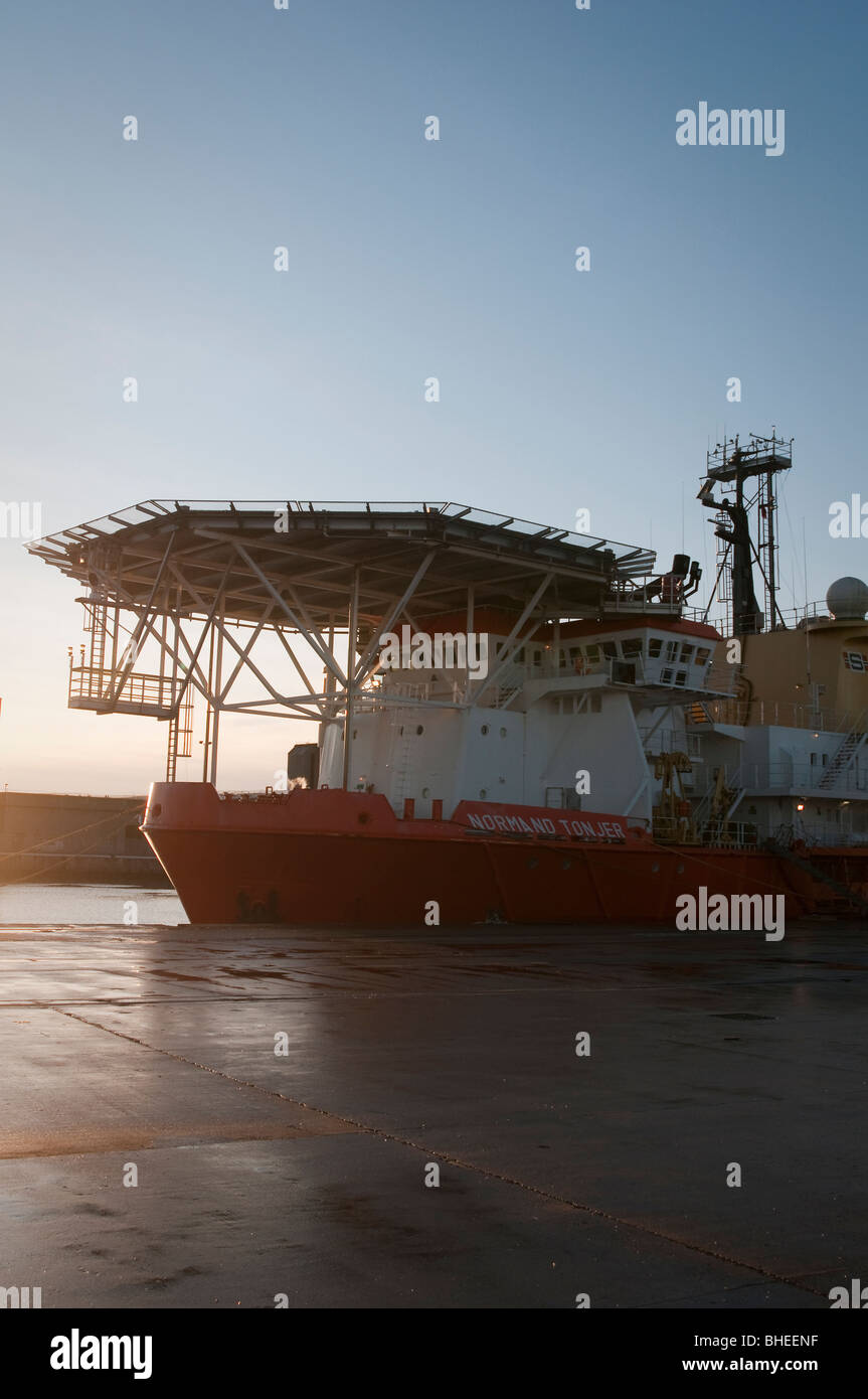 Aberdeen oil rigs hi-res stock photography and images - Alamy