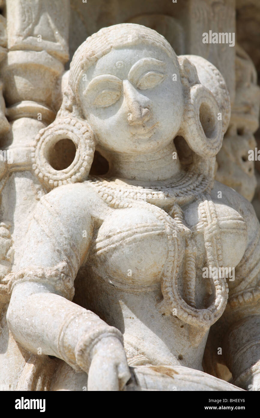 Hindu girls dancing hi-res stock photography and images - Alamy