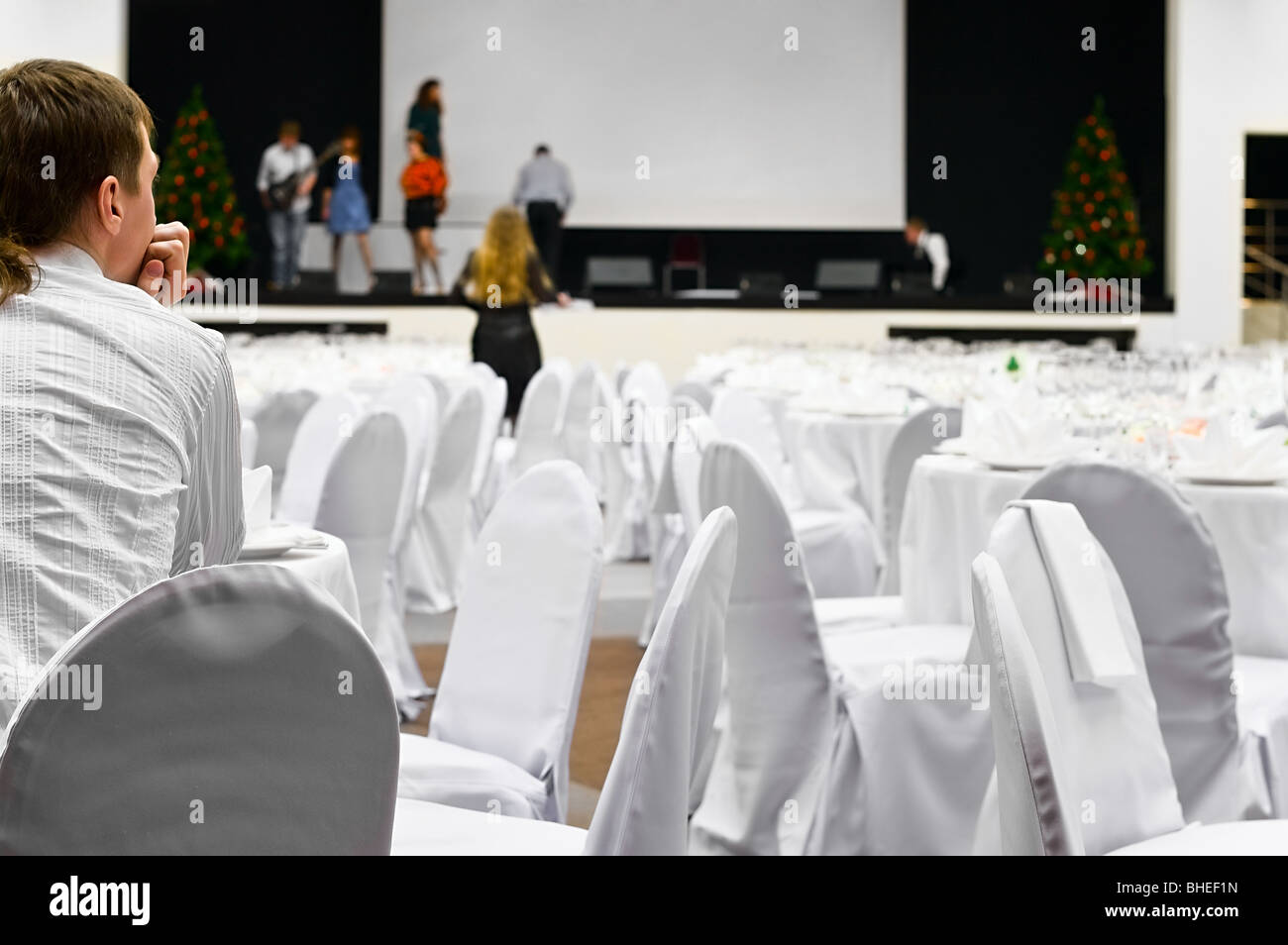 Actors around a table on stage hi-res stock photography and images - Alamy