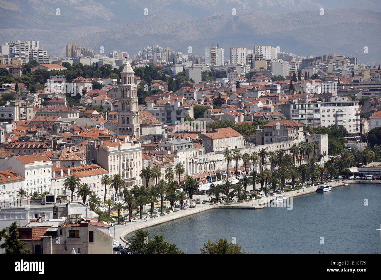 Skyline split hi-res stock photography and images - Alamy