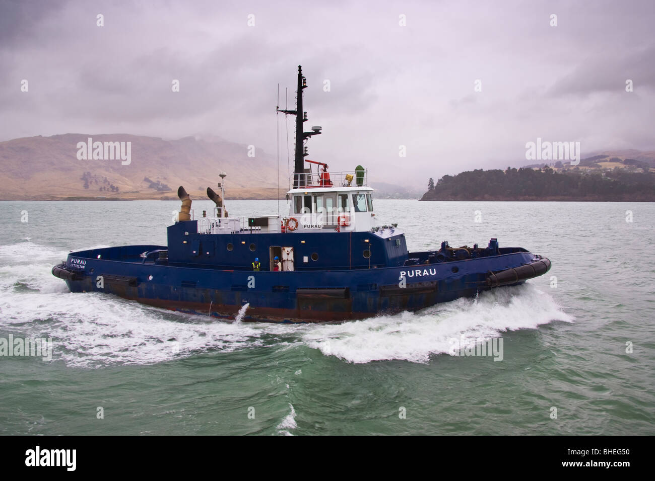 A tug at speed as it proceeds to it's next duty Stock Photo - Alamy