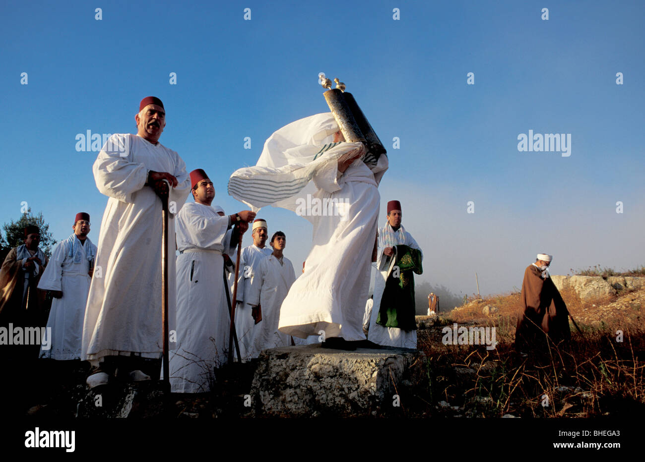Raising the Torah scrolls ceremony on Mount Gerizim Stock Photo - Alamy
