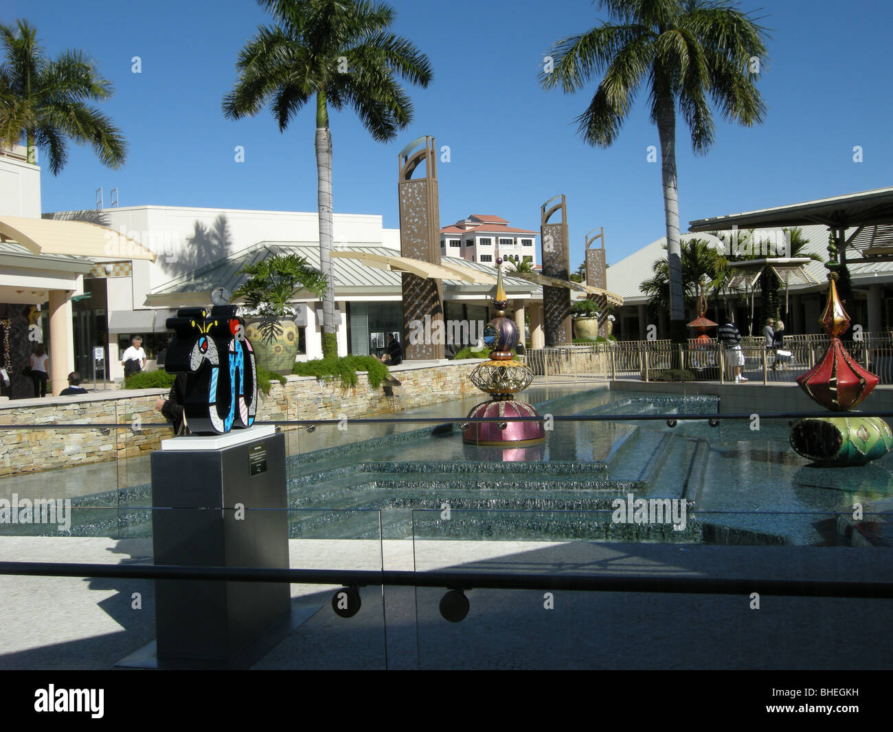 Shops of waterside hi-res stock photography and images - Alamy