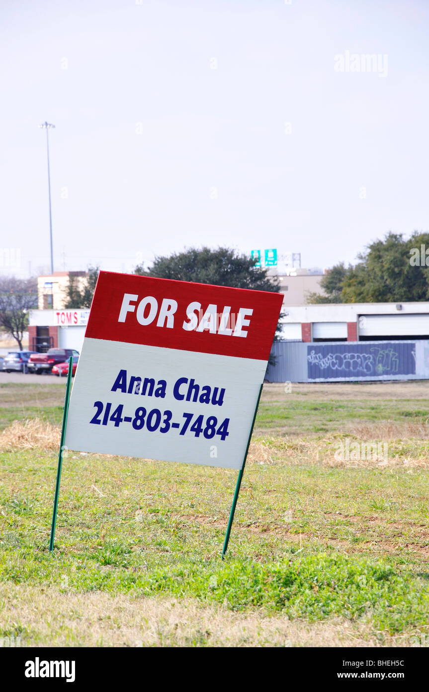 Land for sale sign Stock Photo - Alamy