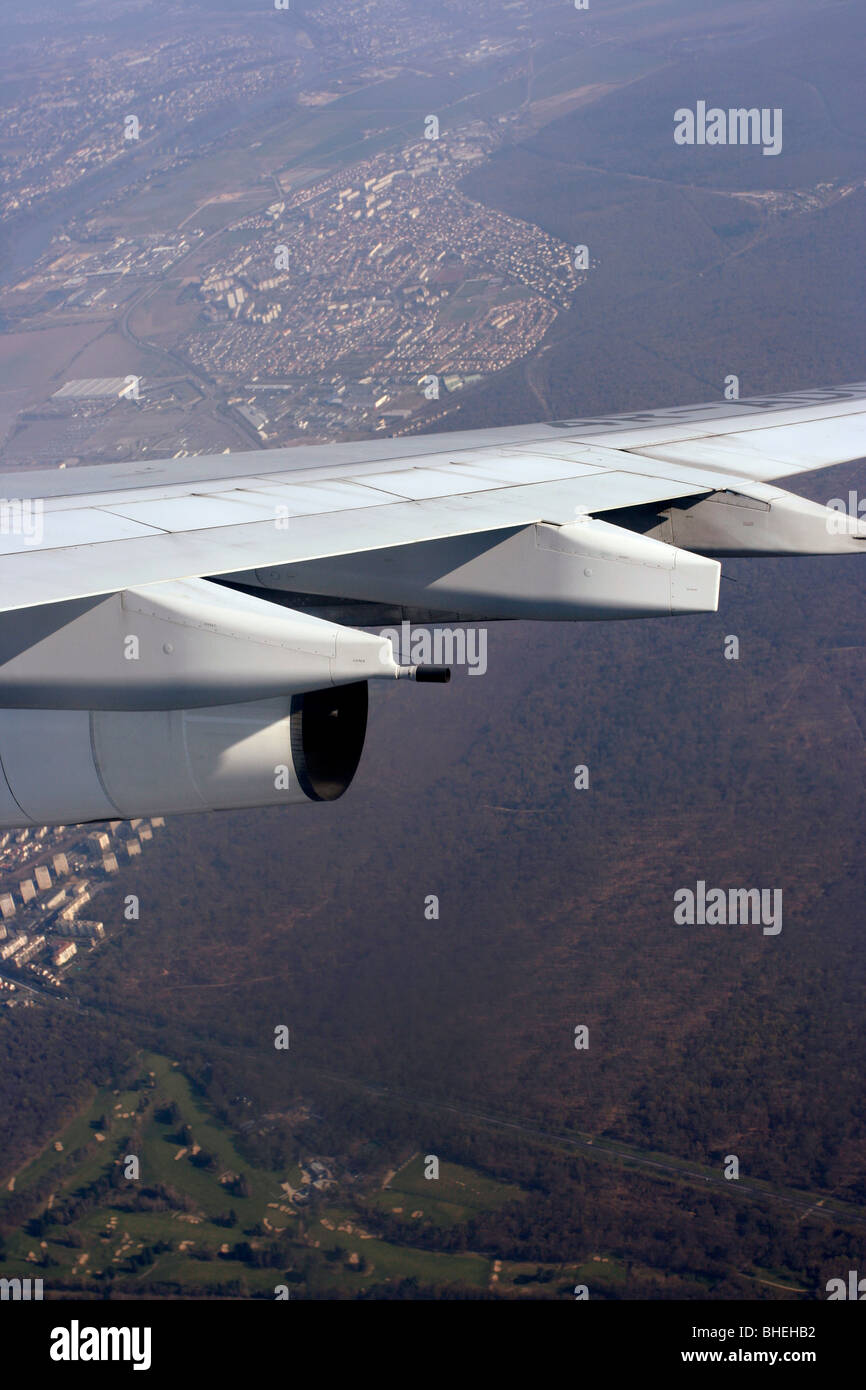 Airplane making a turn over Paris Stock Photo - Alamy